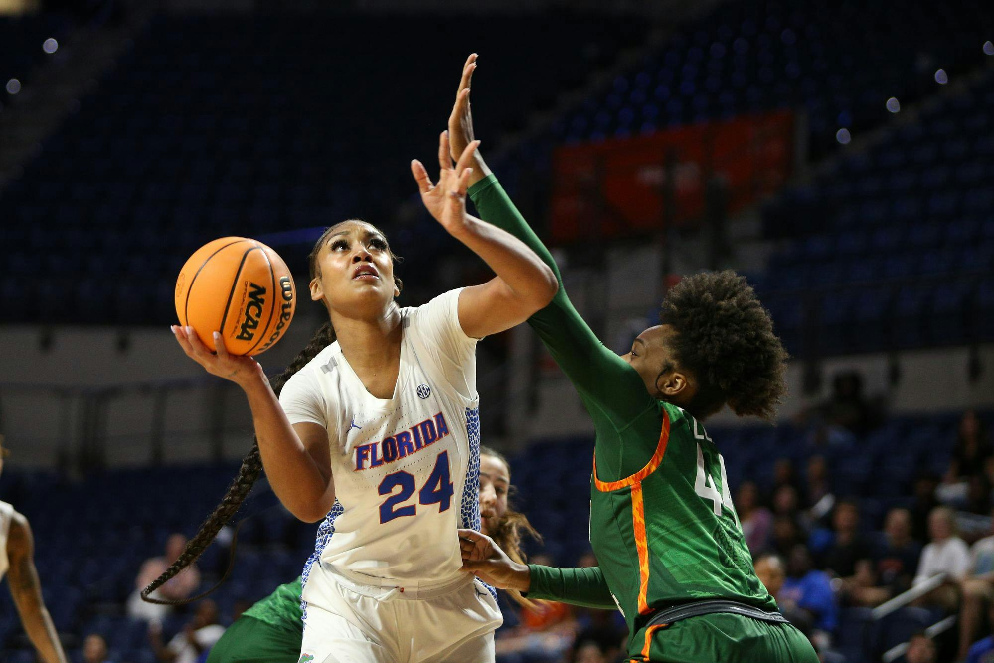 Florida women s basketball impresses in front of raucous crowd en route to victory over Marshall The Independent Florida Alligator