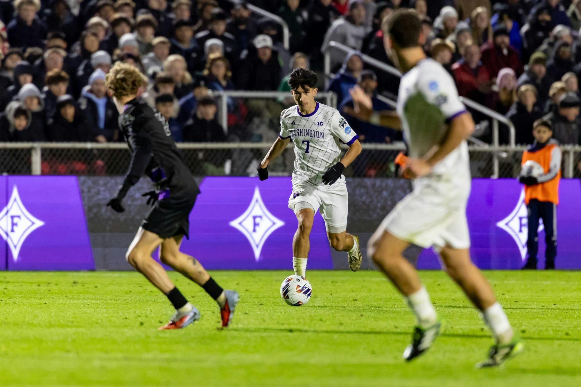 Washington men’s soccer advances to College Cup Final, defeating Furman ...