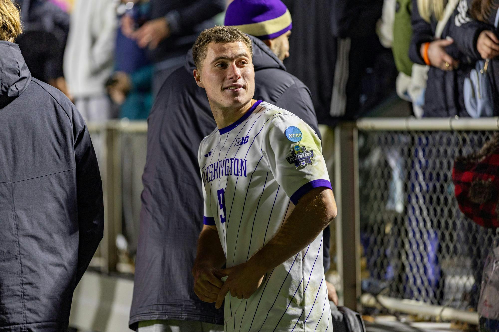 Washington men’s soccer advances to College Cup Final, defeating Furman ...
