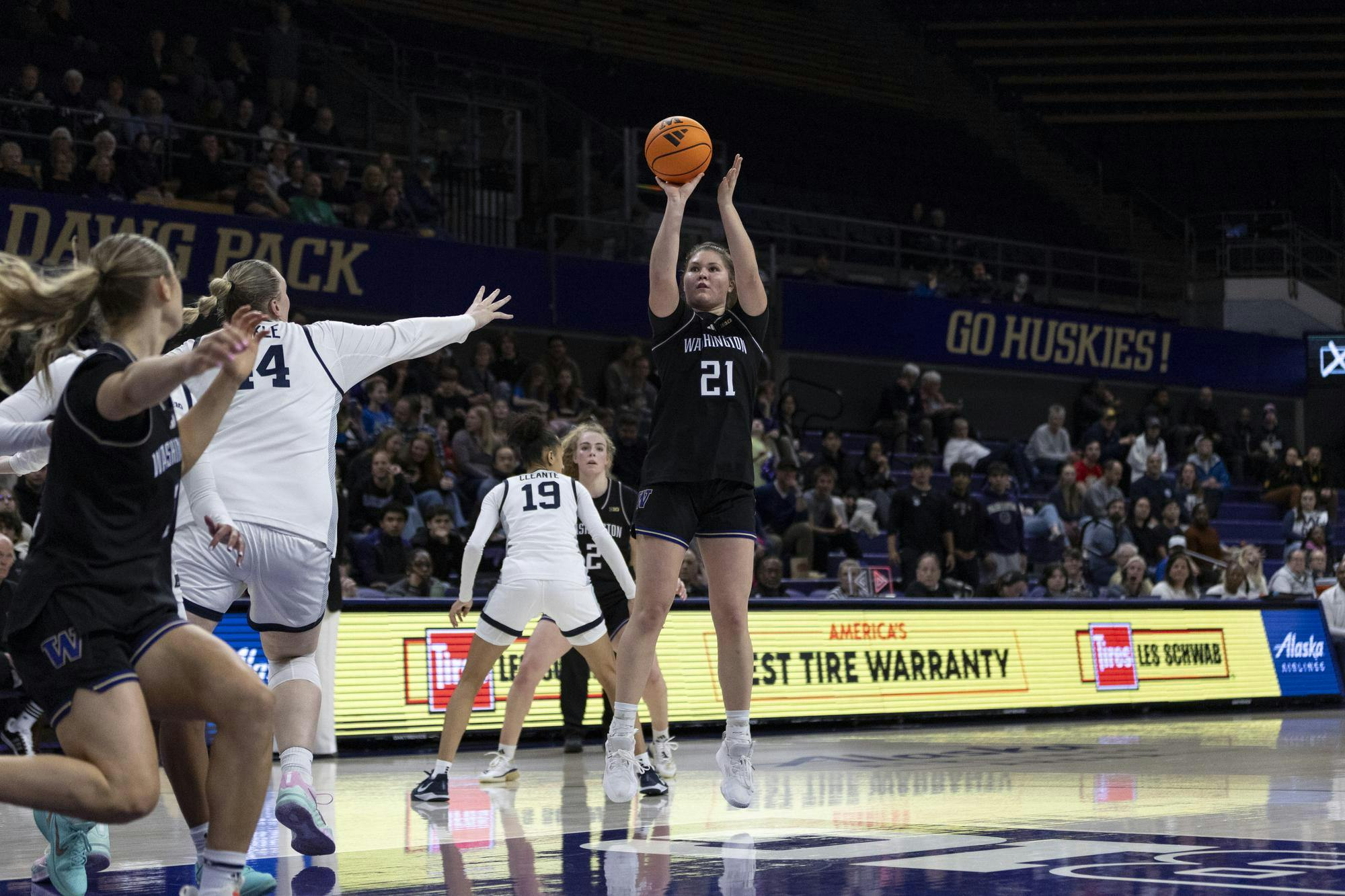 No. 25 Washington women’s basketball bludgeons Rutgers for 4th ...