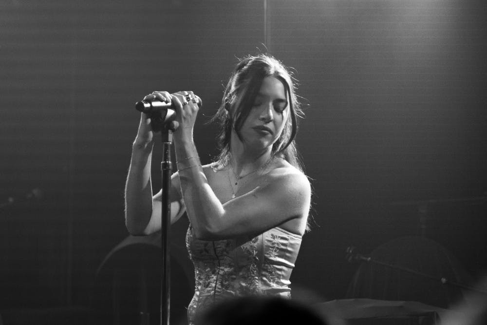 Singer-songwriter kenzie discusses new album, opening for Mark Ambor ...