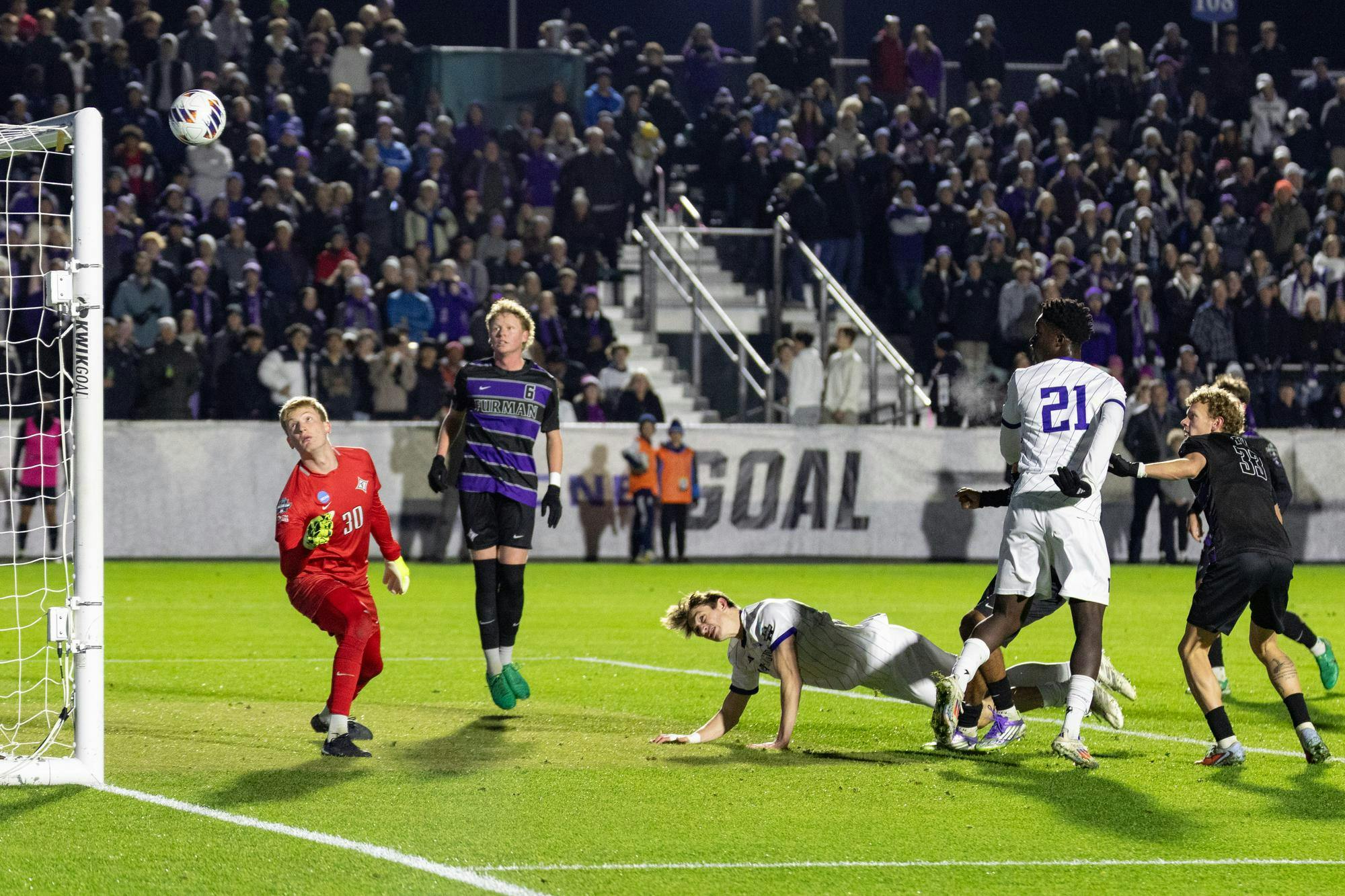 Washington men’s soccer advances to College Cup Final, defeating Furman ...