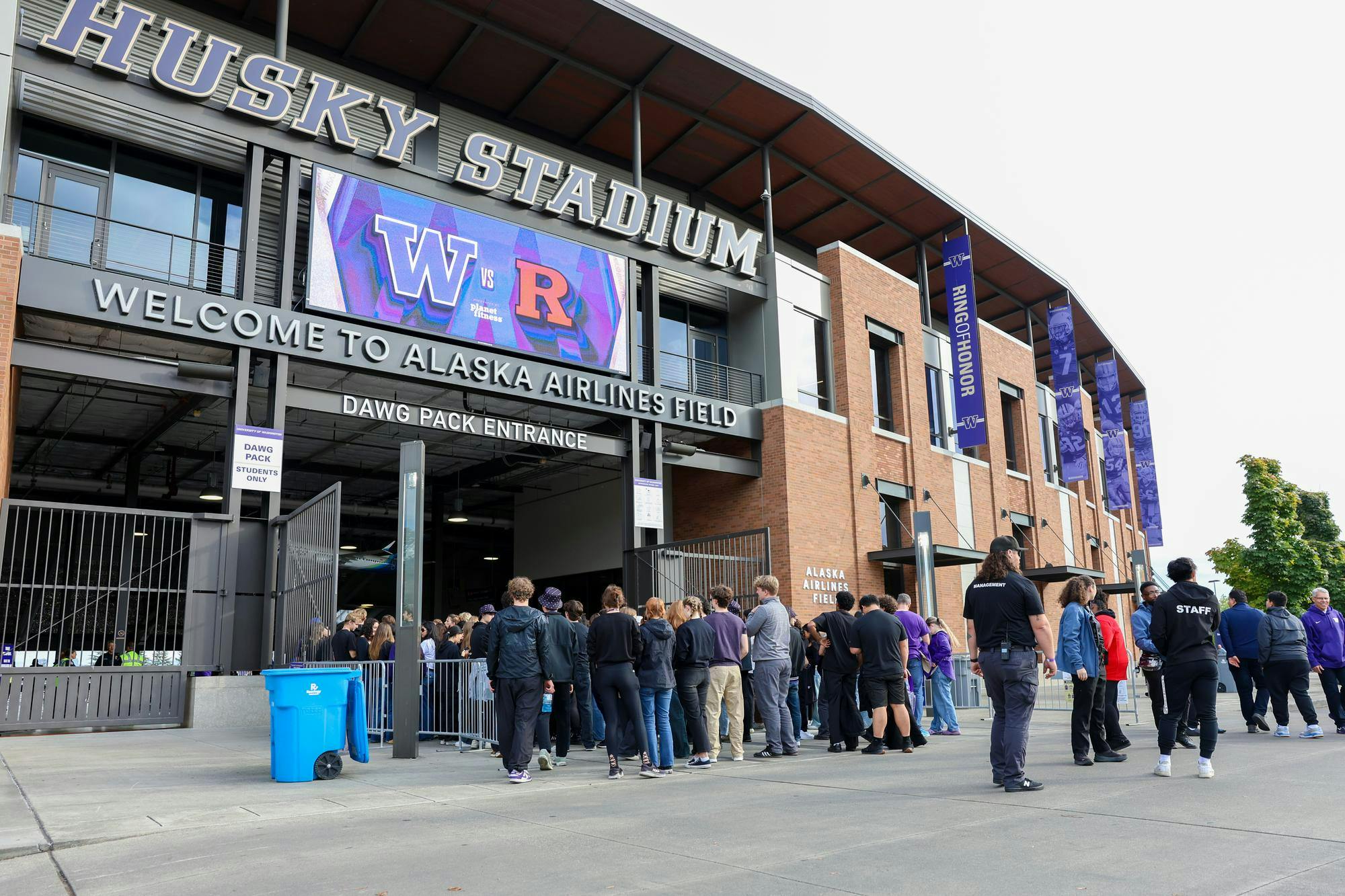 UW Athletics to test out new screeners at Husky Stadium during spring ...