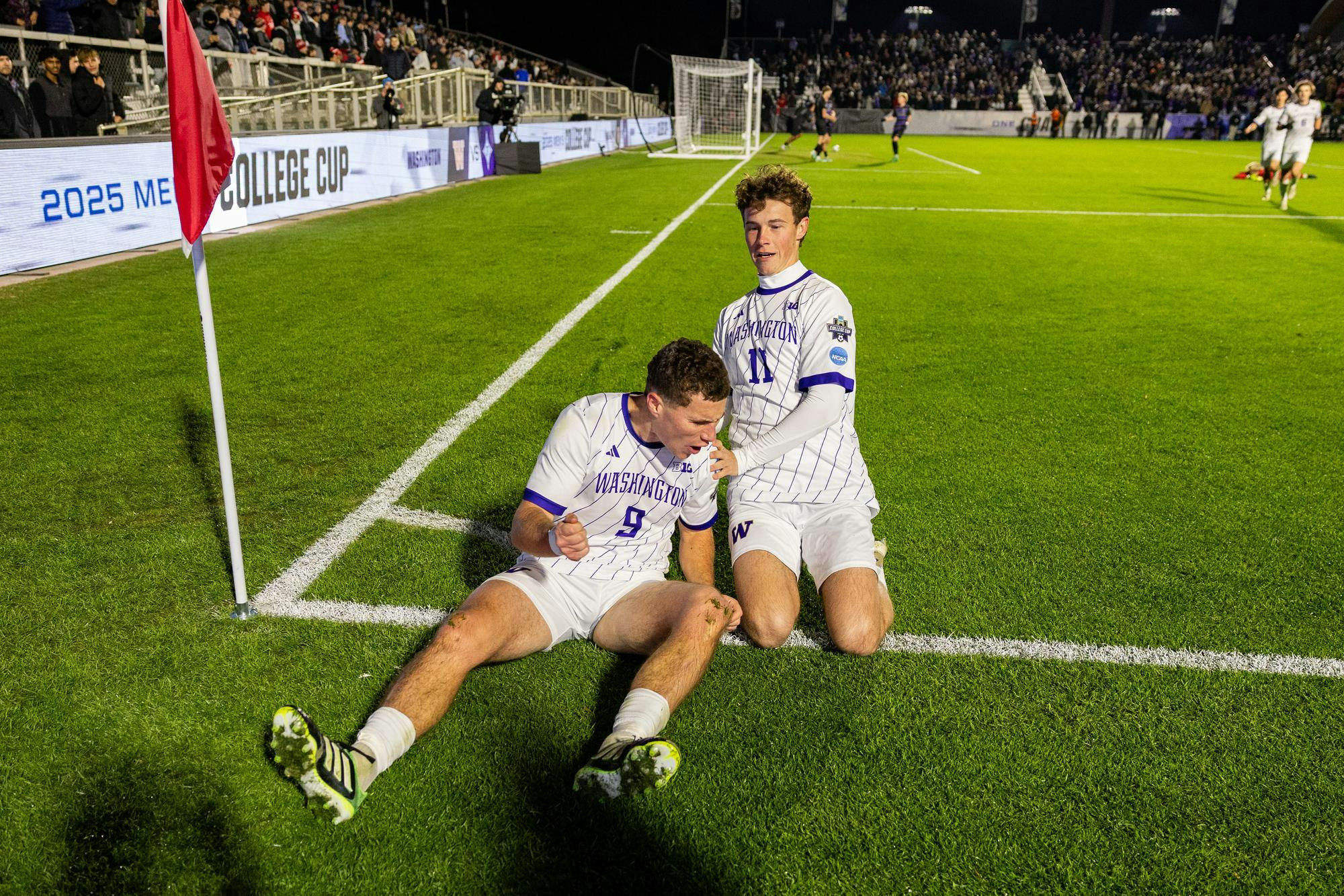 Washington men’s soccer advances to College Cup Final, defeating Furman ...