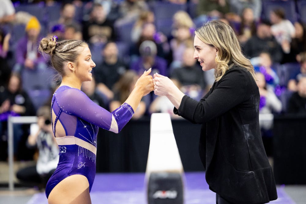 Washington gymnastics’ depth tested early in season - The Daily