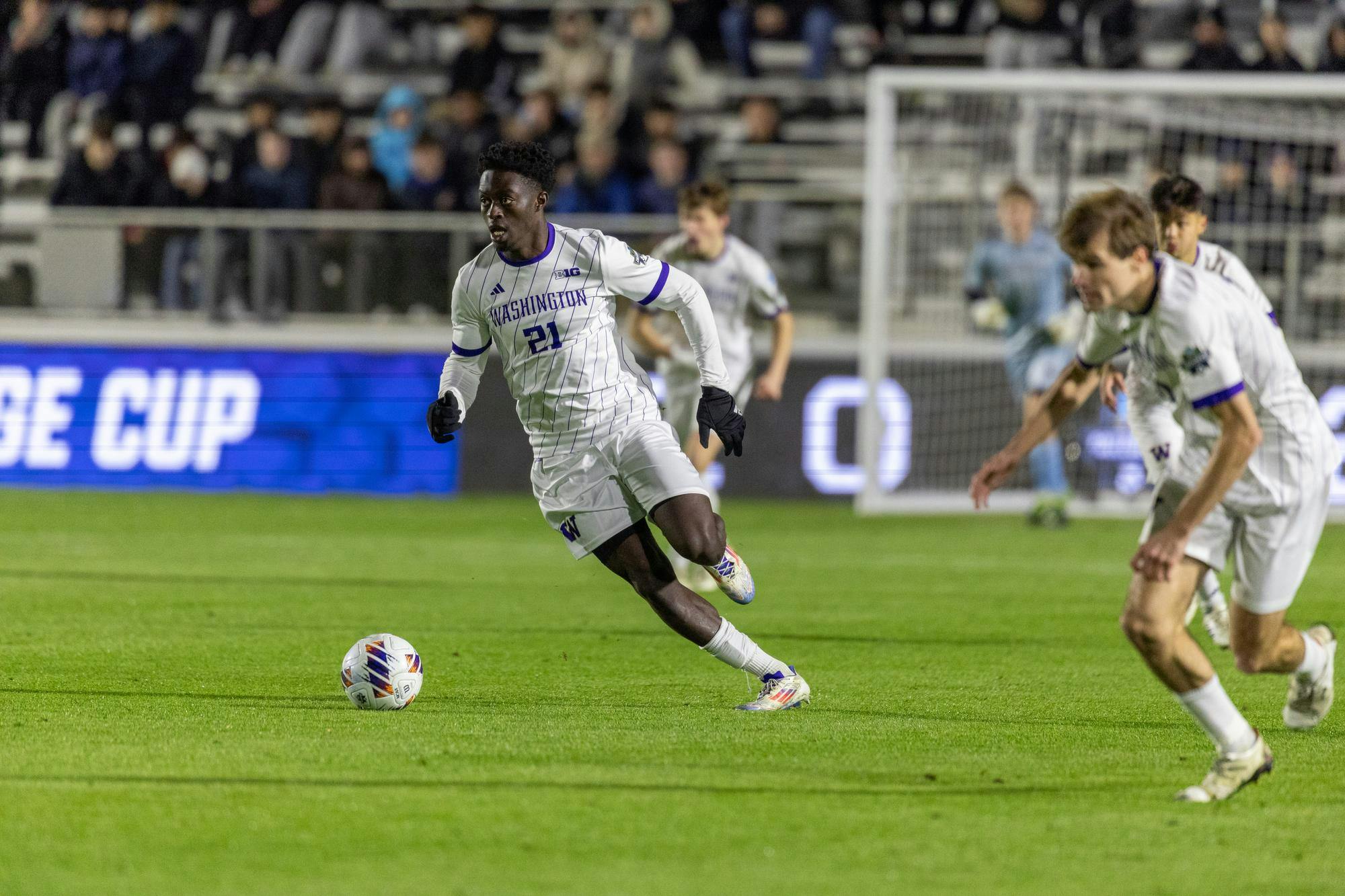 Washington men’s soccer advances to College Cup Final, defeating Furman ...
