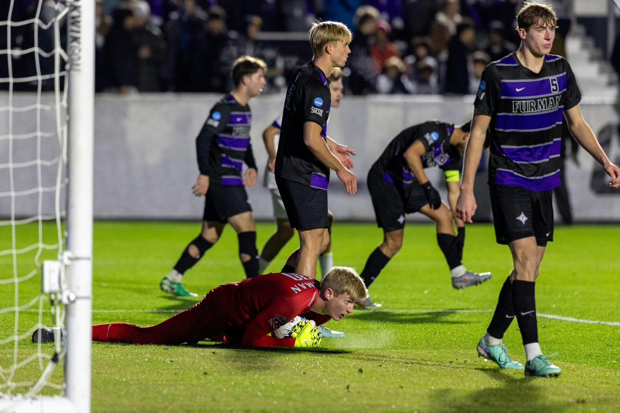 Washington men’s soccer advances to College Cup Final, defeating Furman ...