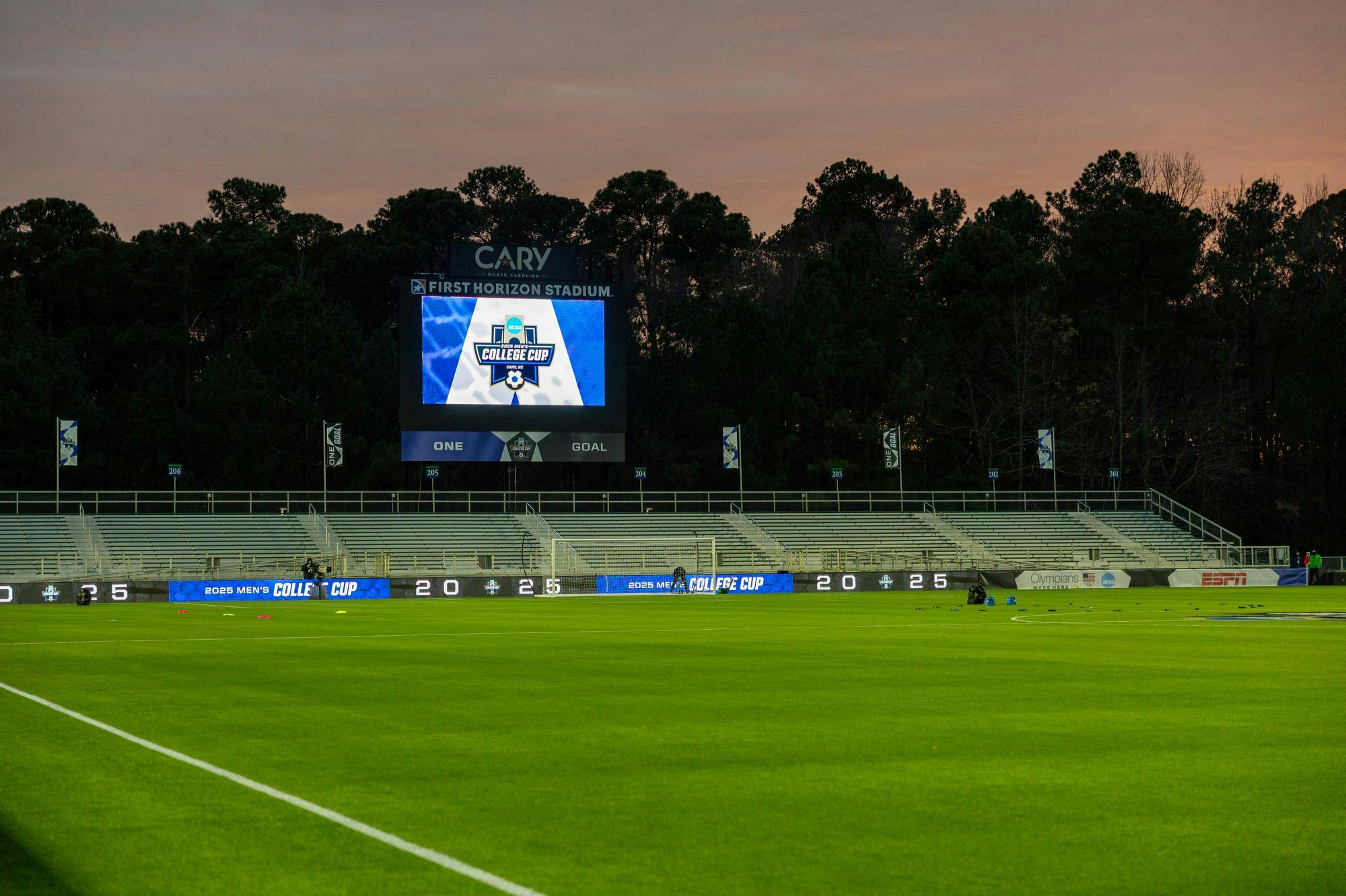 Washington men’s soccer advances to College Cup Final, defeating Furman ...