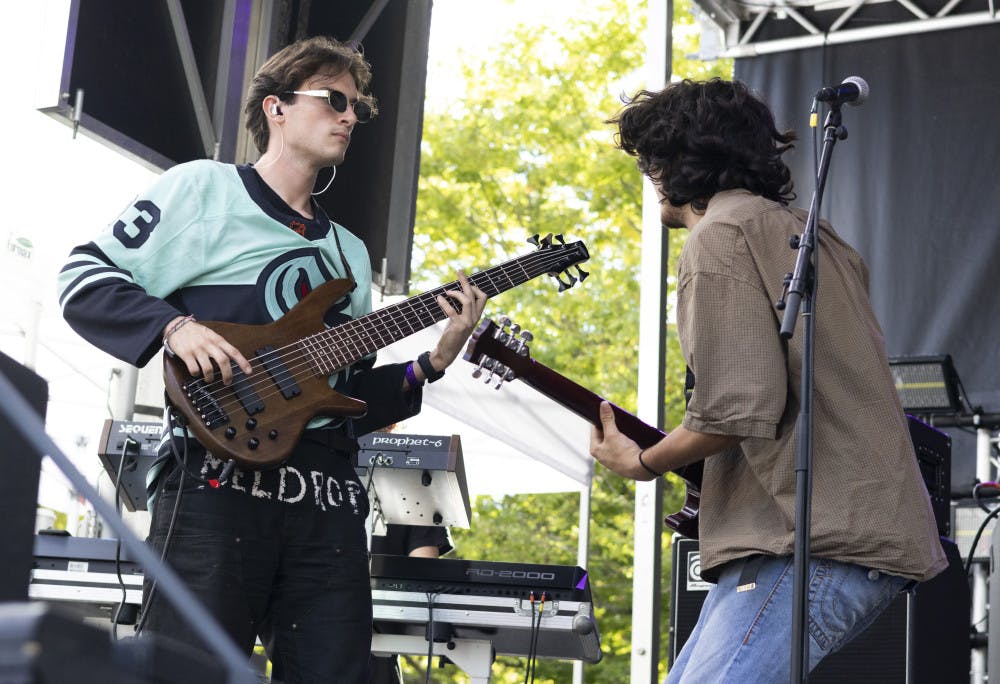 ASUWAE’S Fall Fling showcases Seattle’s college music scene - The Daily