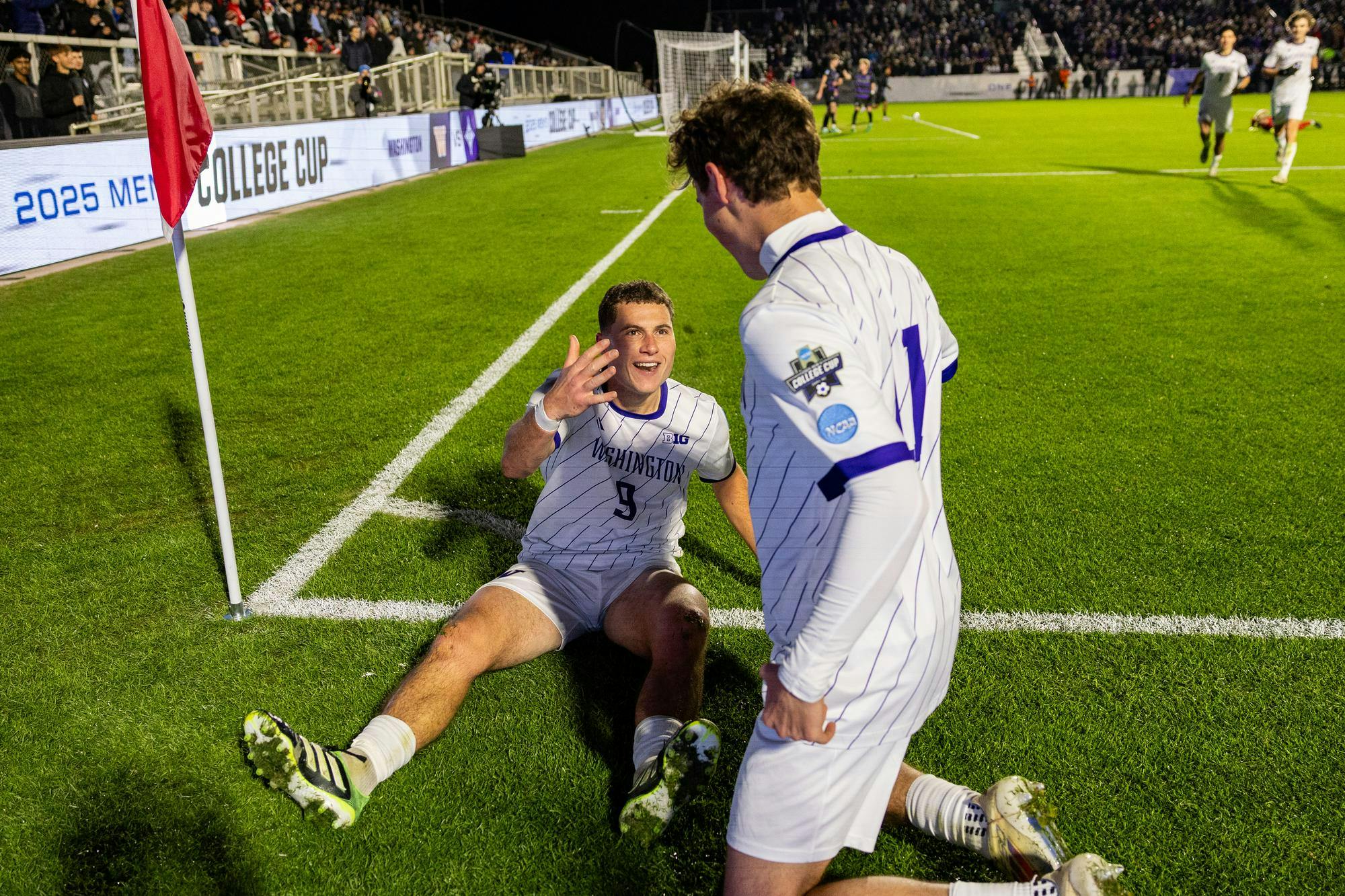 Washington men’s soccer advances to College Cup Final, defeating Furman ...