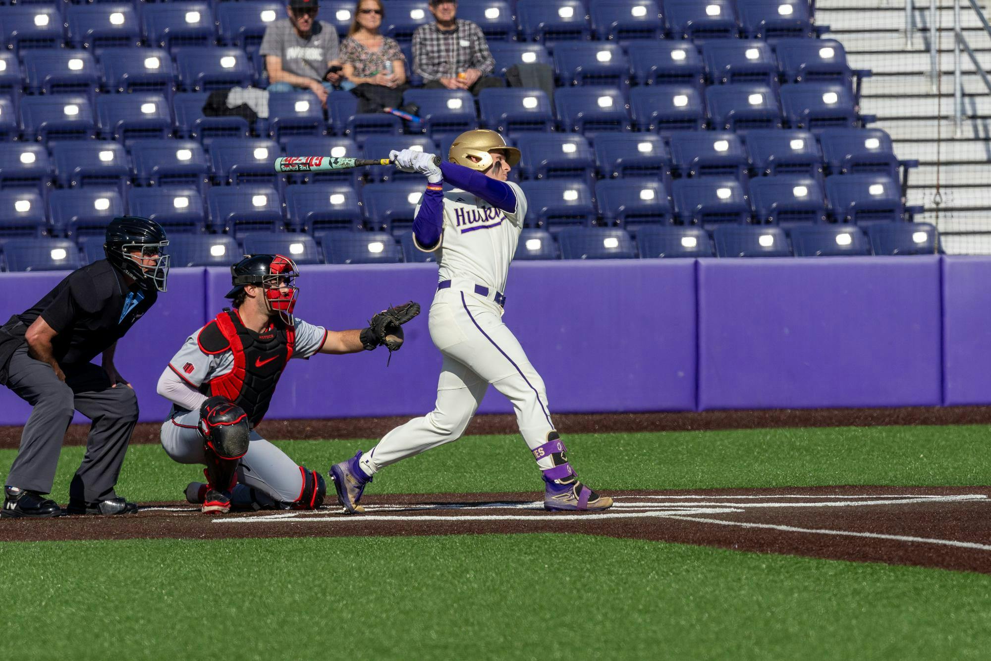 Washington bats come up short in first Big Ten matchup against Indiana ...