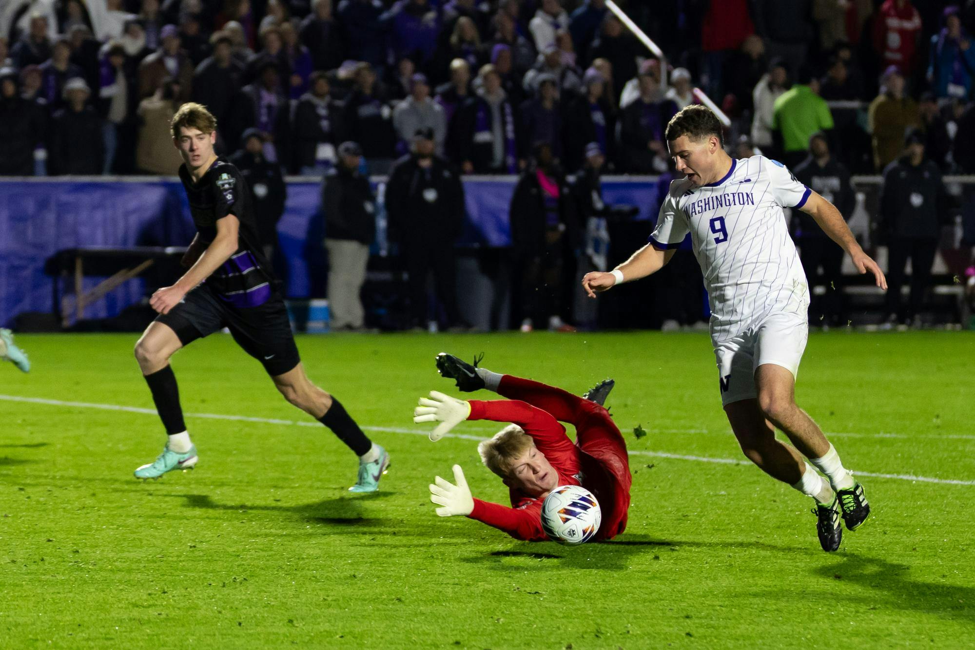 Washington men’s soccer advances to College Cup Final, defeating Furman ...