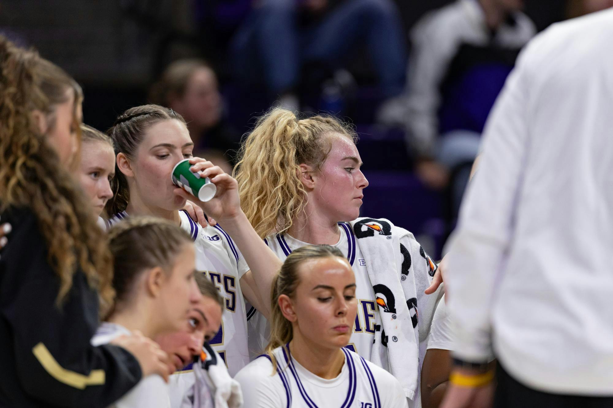 Perfect night from Avery Howell leads Washington to 90-43 pummeling of ...