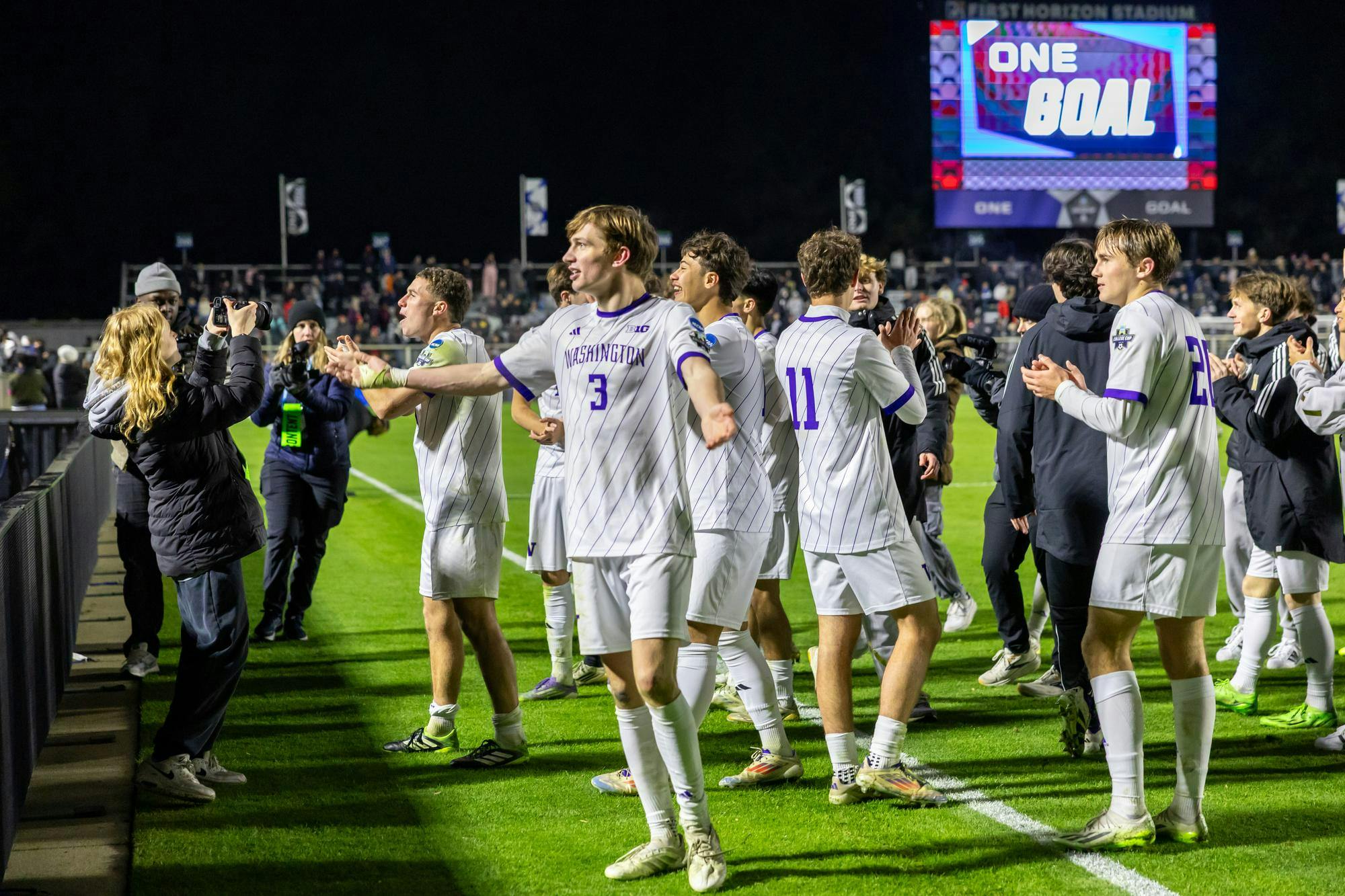 Washington men’s soccer advances to College Cup Final, defeating Furman ...
