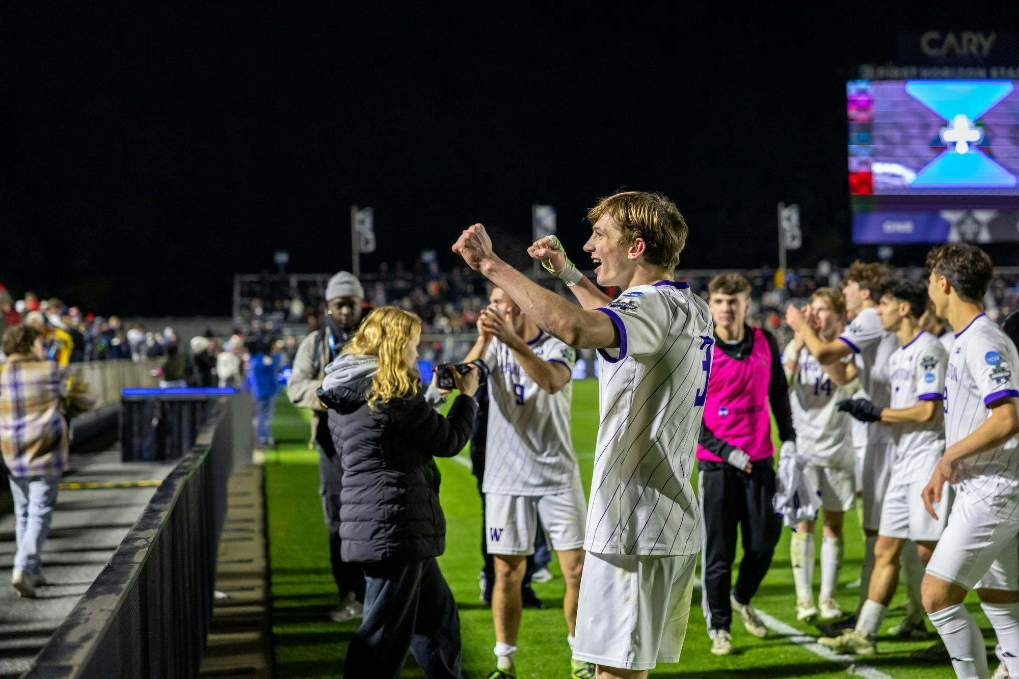 Washington men’s soccer advances to College Cup Final, defeating Furman ...