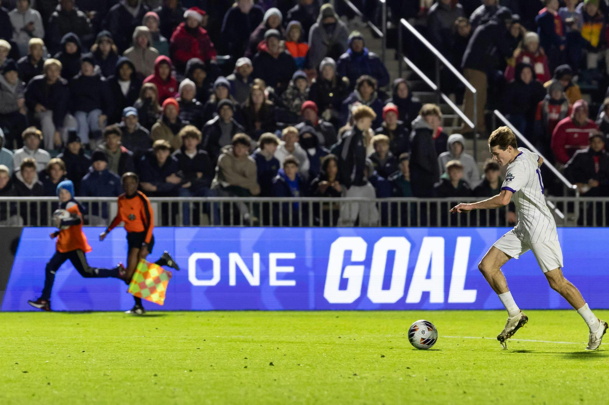 Washington men’s soccer advances to College Cup Final, defeating Furman ...