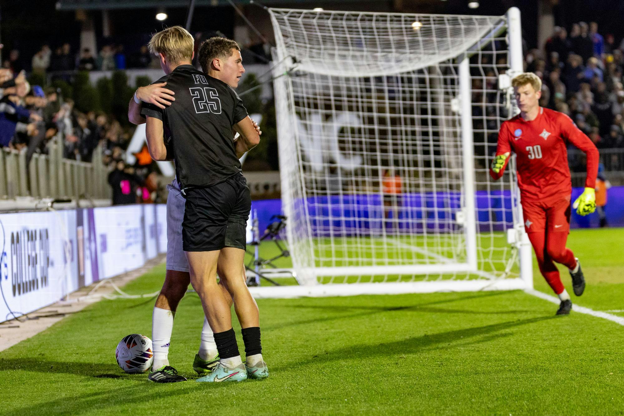 Washington men’s soccer advances to College Cup Final, defeating Furman ...