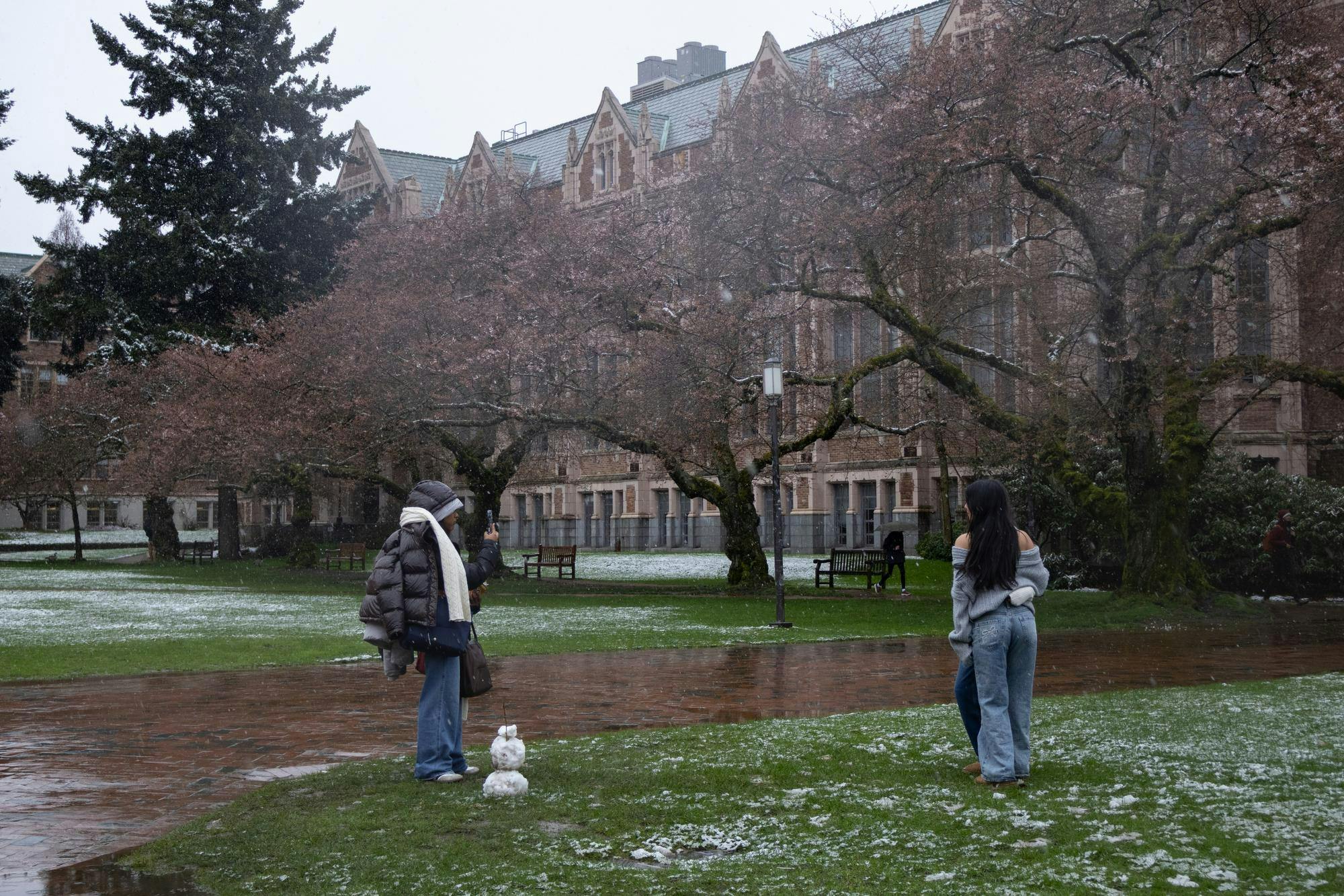 Photo essay: Snow finds its way to UW on the last day of winter quarter ...