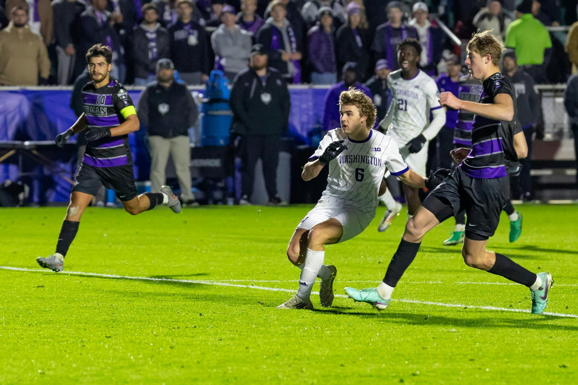 Washington men’s soccer advances to College Cup Final, defeating Furman ...
