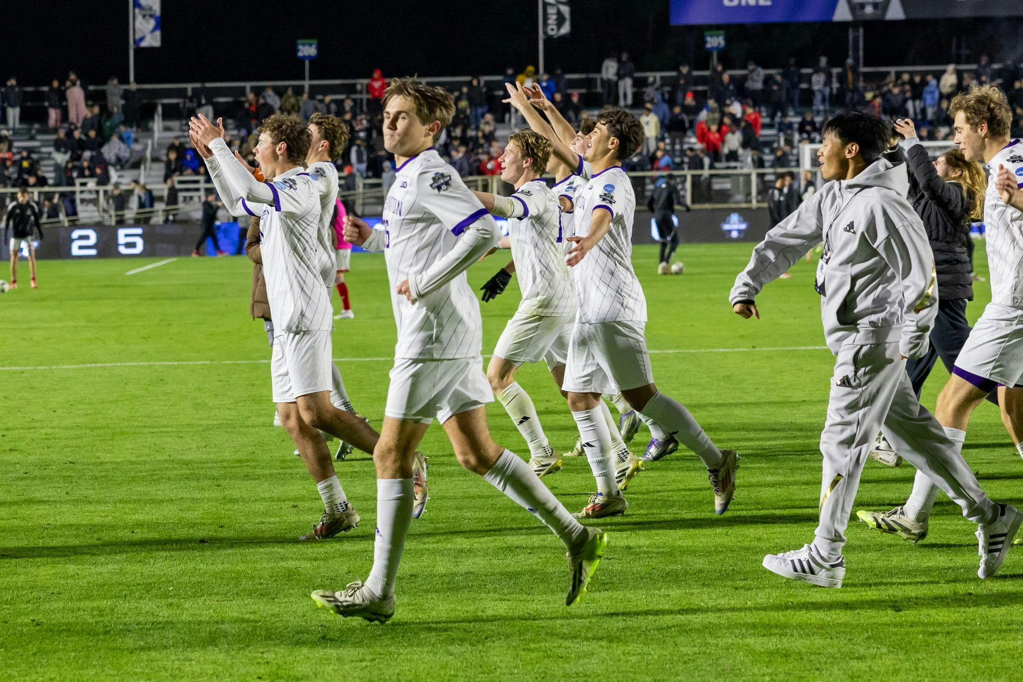Washington men’s soccer advances to College Cup Final, defeating Furman ...