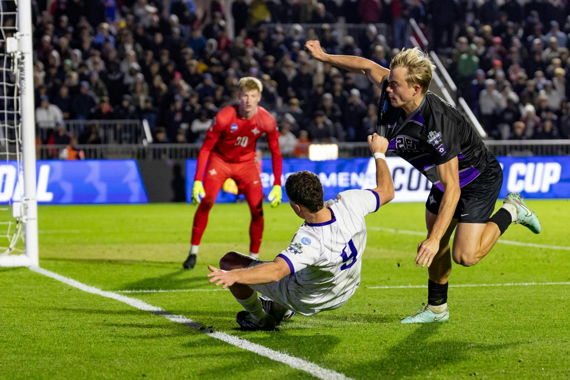 Washington men’s soccer advances to College Cup Final, defeating Furman ...