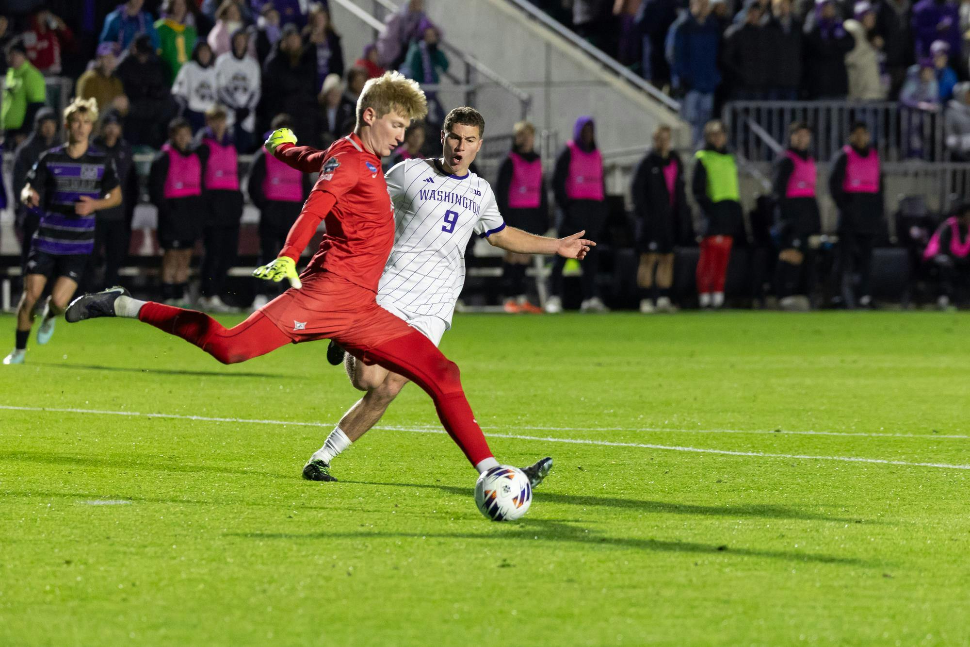 Washington men’s soccer advances to College Cup Final, defeating Furman ...