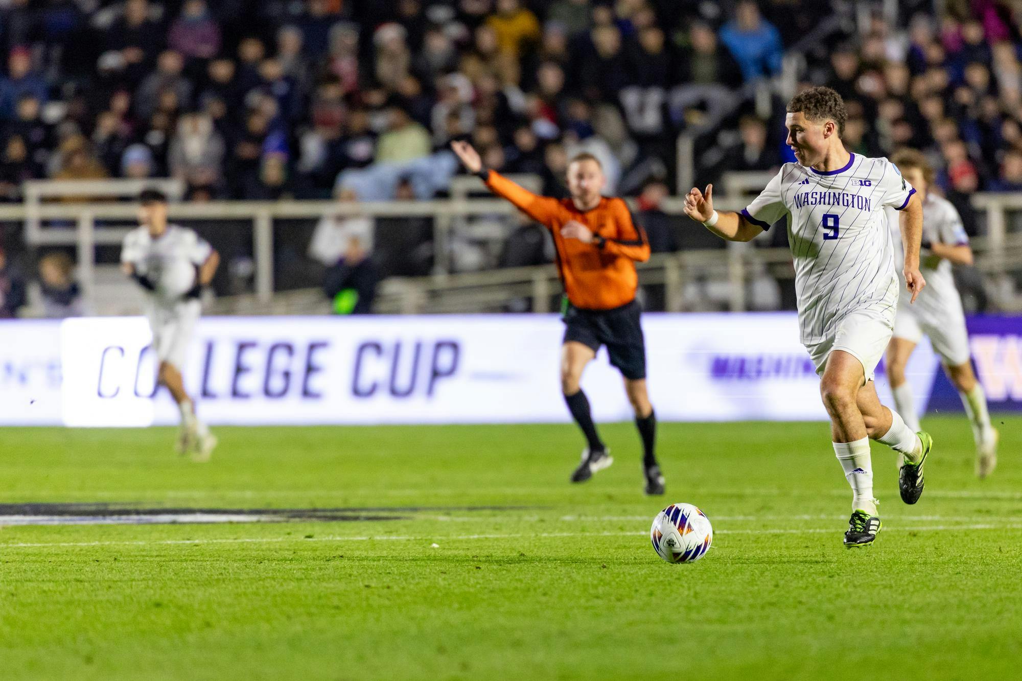 Washington men’s soccer advances to College Cup Final, defeating Furman ...