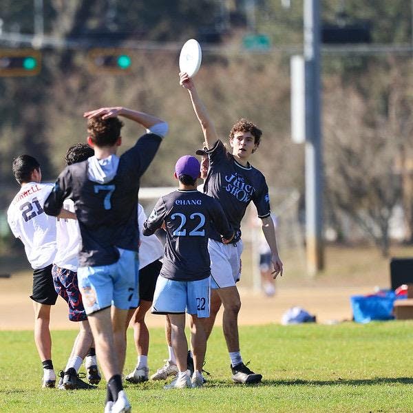 Emory men’s ultimate team is juiced up for postseason - The Emory Wheel