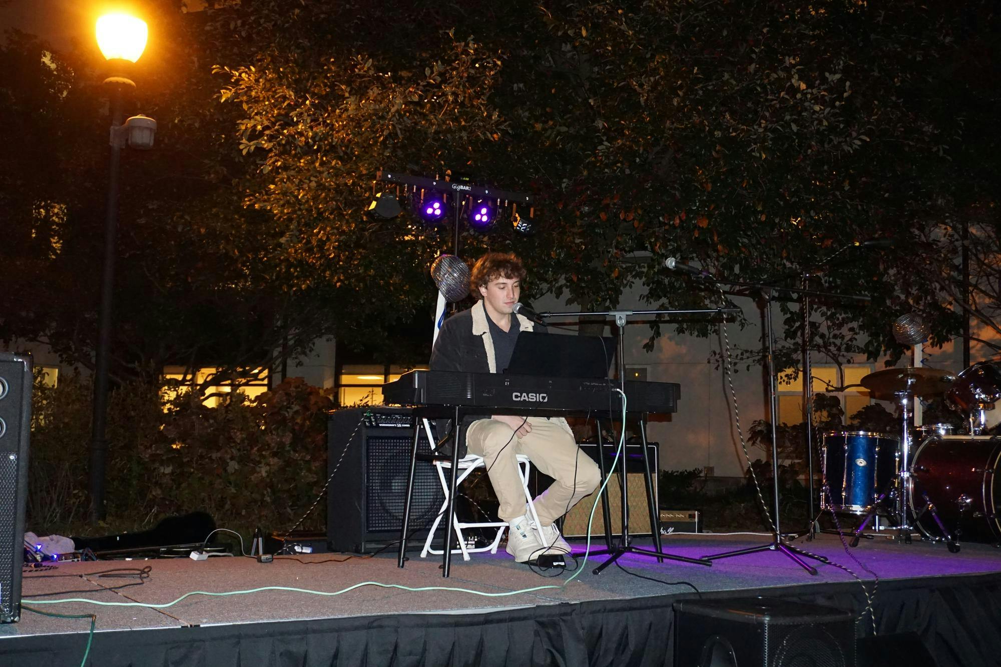 Addison Rae makes lasting splash with single ‘Aquamarine’ - The Emory Wheel